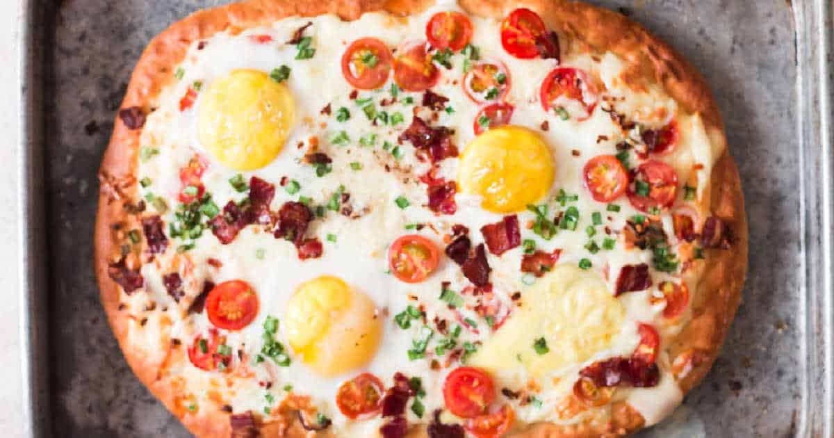 Bacon and Egg Breakfast Pizza - Curry Trail