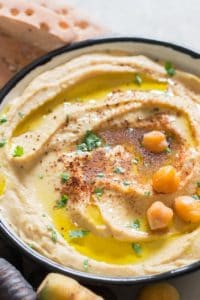 How To Make Hummus From Scratch (Video) - CurryTrail