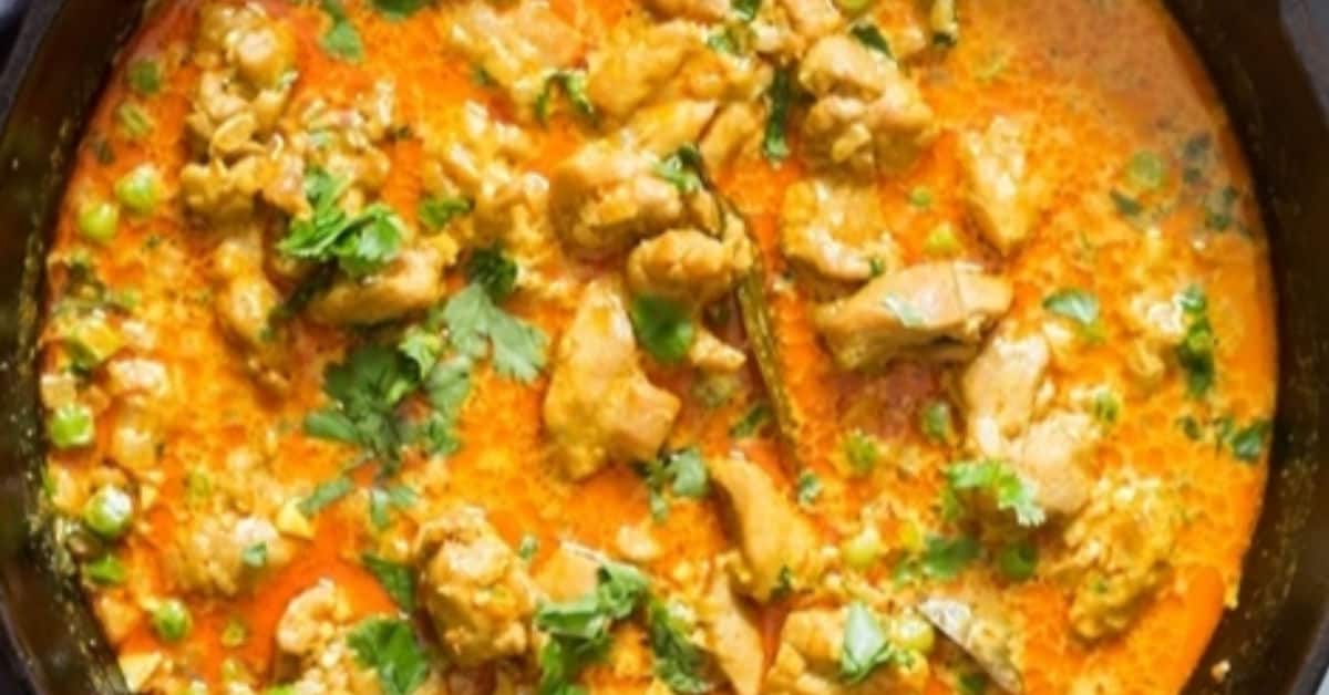 Quick & Easy Chicken Curry Recipe {Video} - CurryTrail
