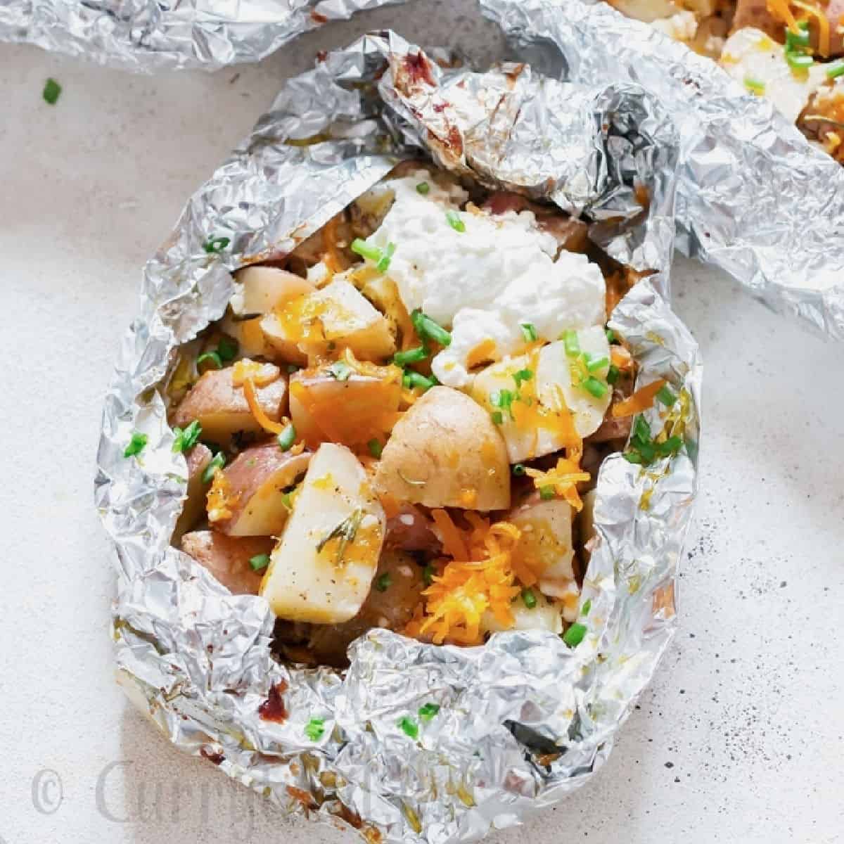 Grilled Potatoes in Foil Packets - CurryTrail